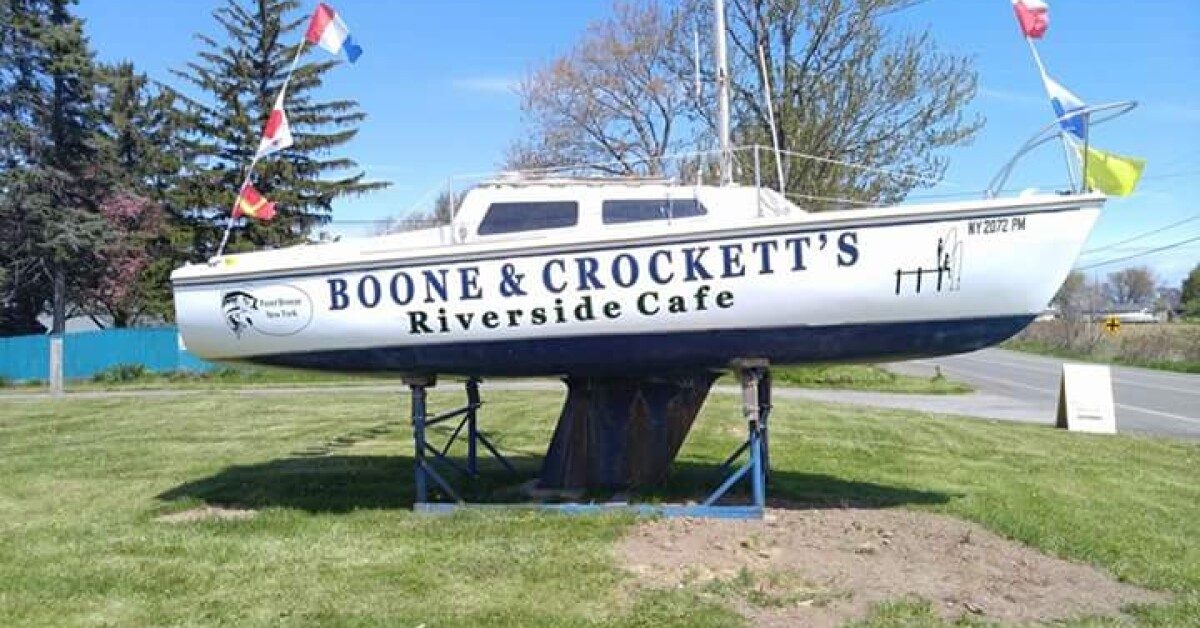 Boone & Crocketts Riverside Café at Ernst's Lake Breeze Marina on the ...